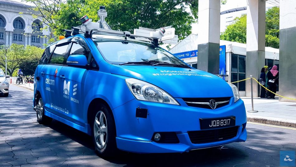 Celcom Dan eMooVit Memperlihatkan Kereta Swapandu Berasaskan Proton ...