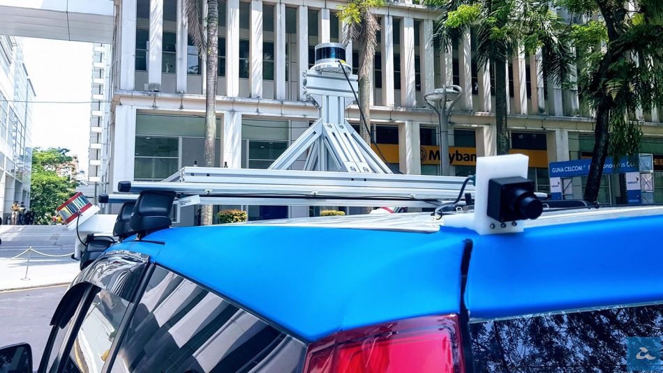 Celcom Dan eMooVit Memperlihatkan Kereta Swapandu Berasaskan Proton ...