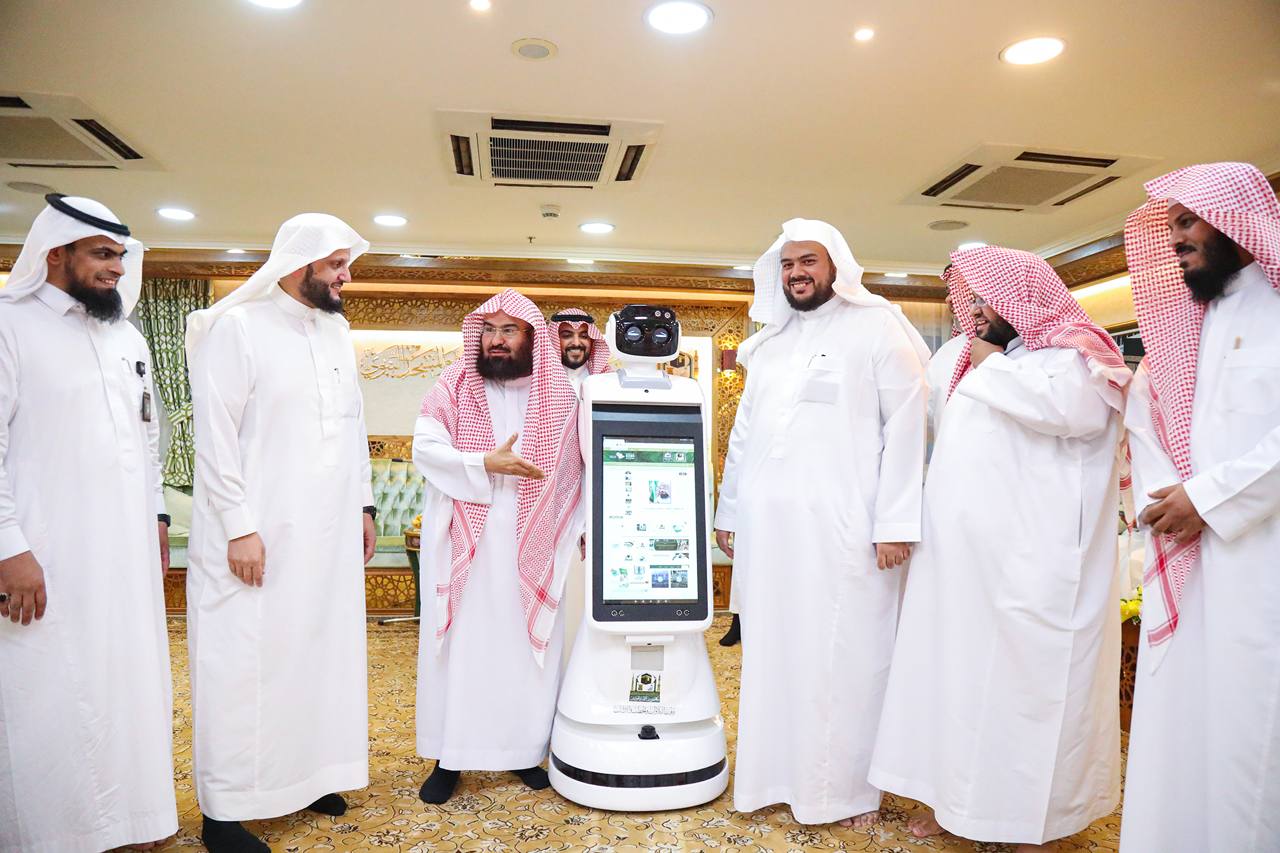 Arab Saudi Hadir Dengan Robot Yang Boleh Sampaikan Khutbah Dan Azan ...