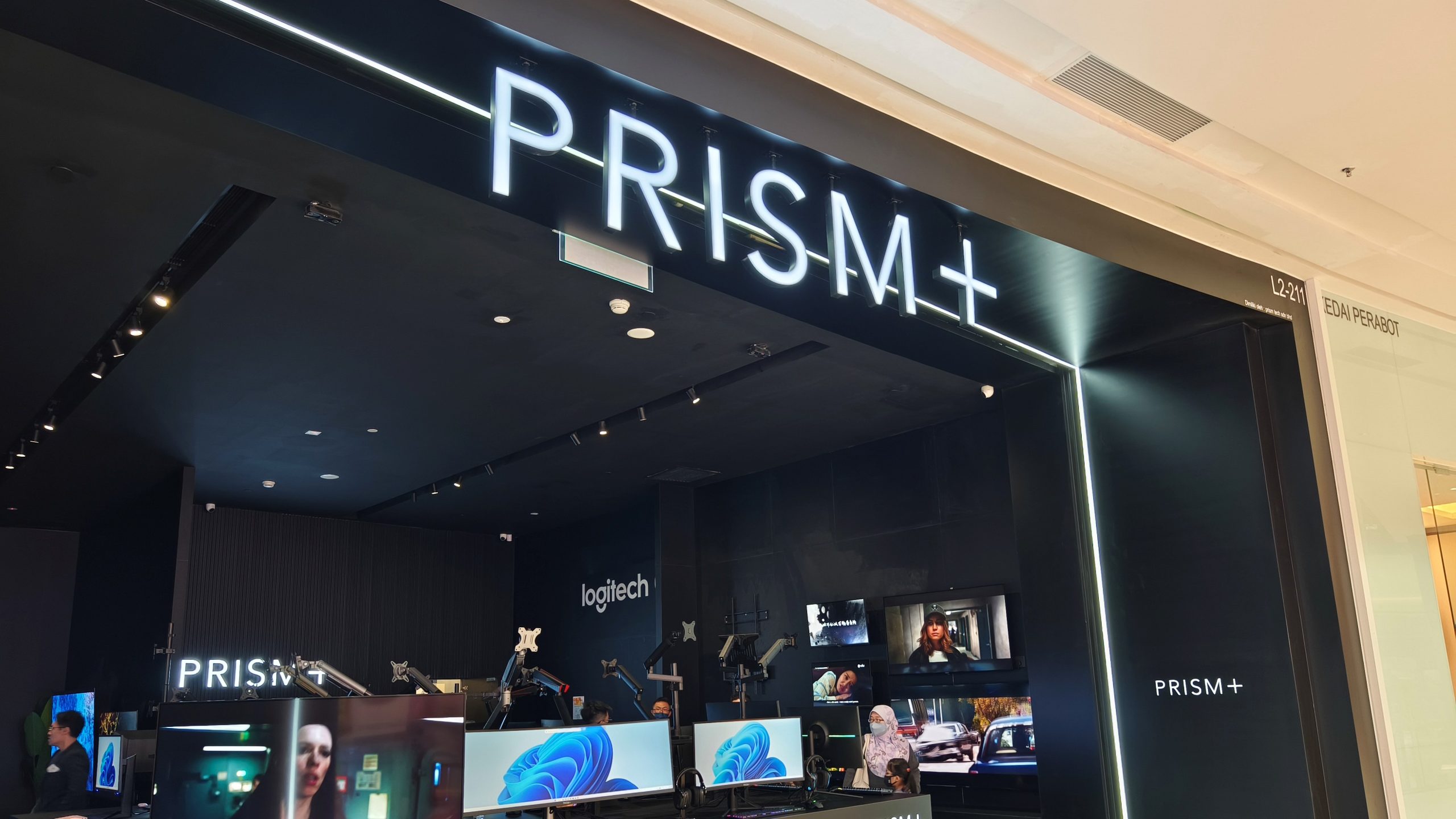 PRISM+ Membuka Kedai Fizikal Terbesar Mereka Di IOI City Mall Putrajaya | Amanz