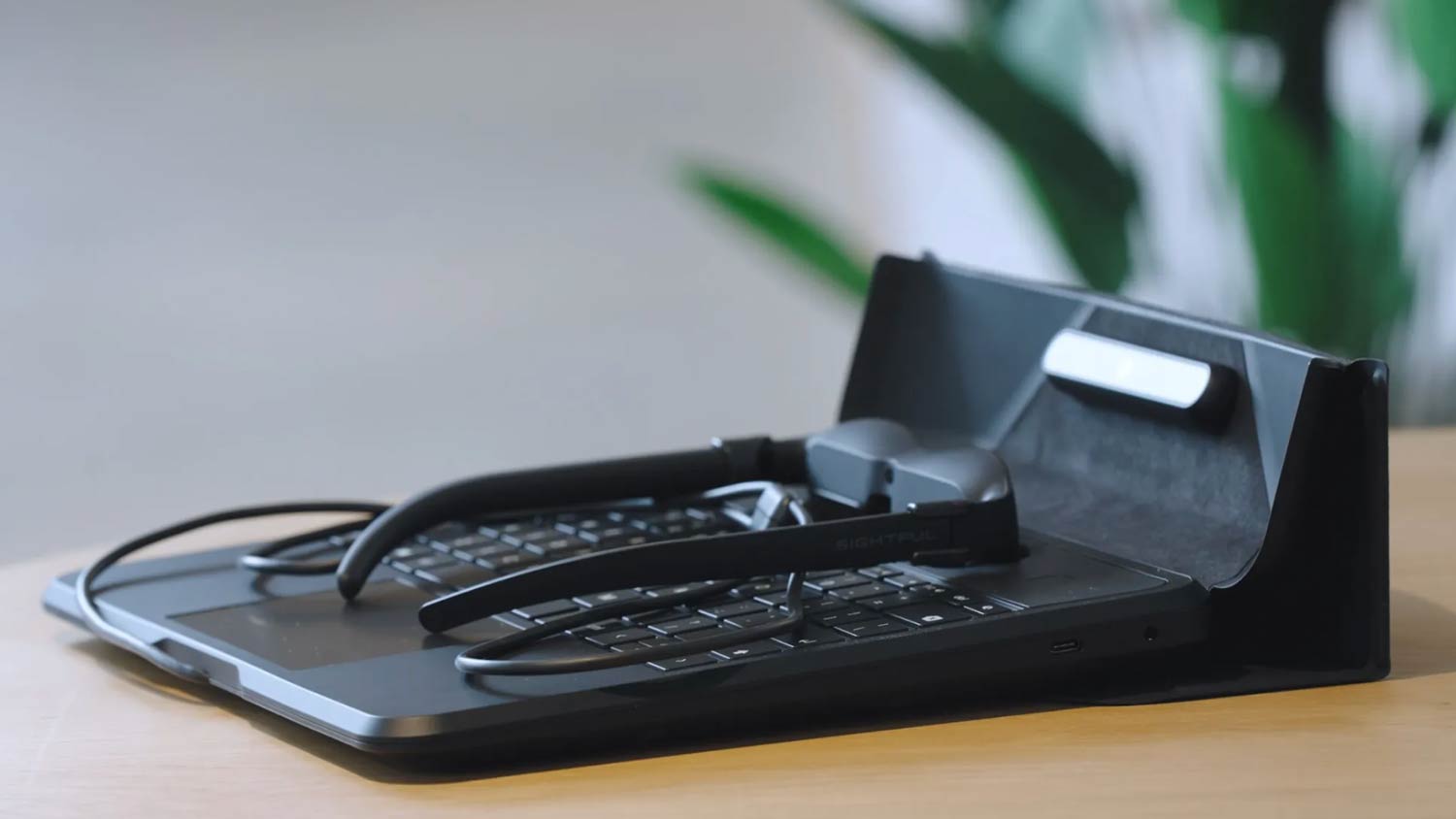 Spacetop Ialah Komputer Riba Yang Menggantikan Skrin Dengan Cermin Mata ...