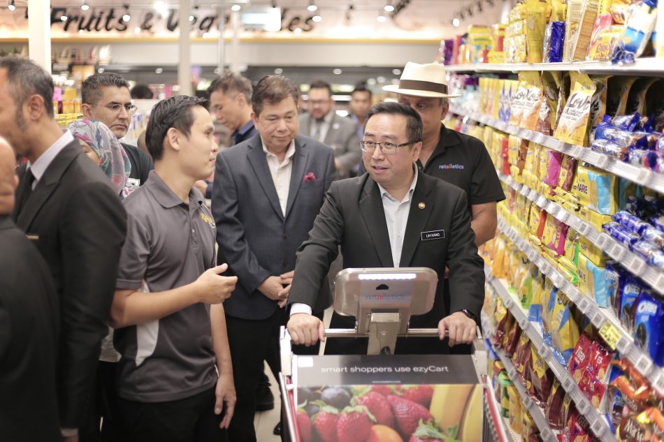 Troli Pintar EzyCart Dilancarkan Bagi Memudahkan Pengguna Membeli-Belah ...